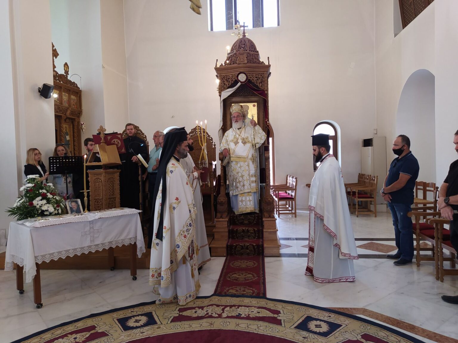 Θεία Λειτουργία στον Ιερό Μητροπολιτικό Ναό Αγίου Ανδρέα του ...