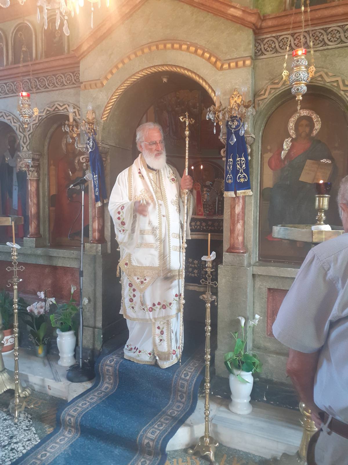 Θεία Λειτουργία στον Ιερό ναό Αγίου Ανδρέου Αρχιεπισκόπου Κρήτης του ...